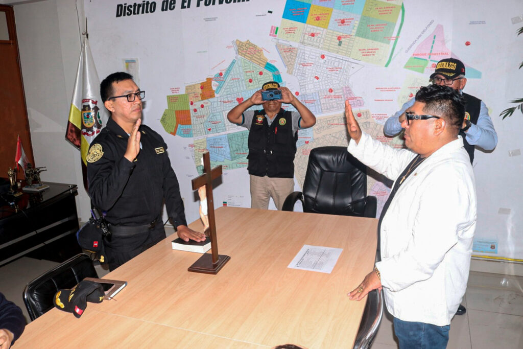 El Porvenir: alcalde Juan Carranza juramentó a nuevo comisario de ...
